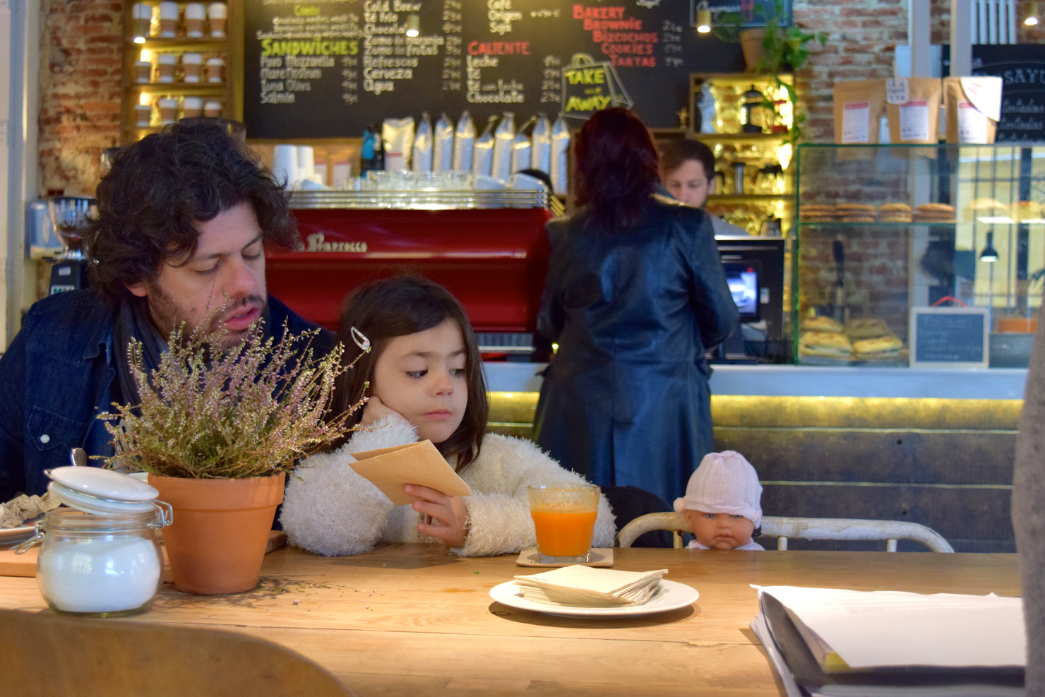Madrid: Monkee Koffee, A Place For Everybody | Sprudge Coffee